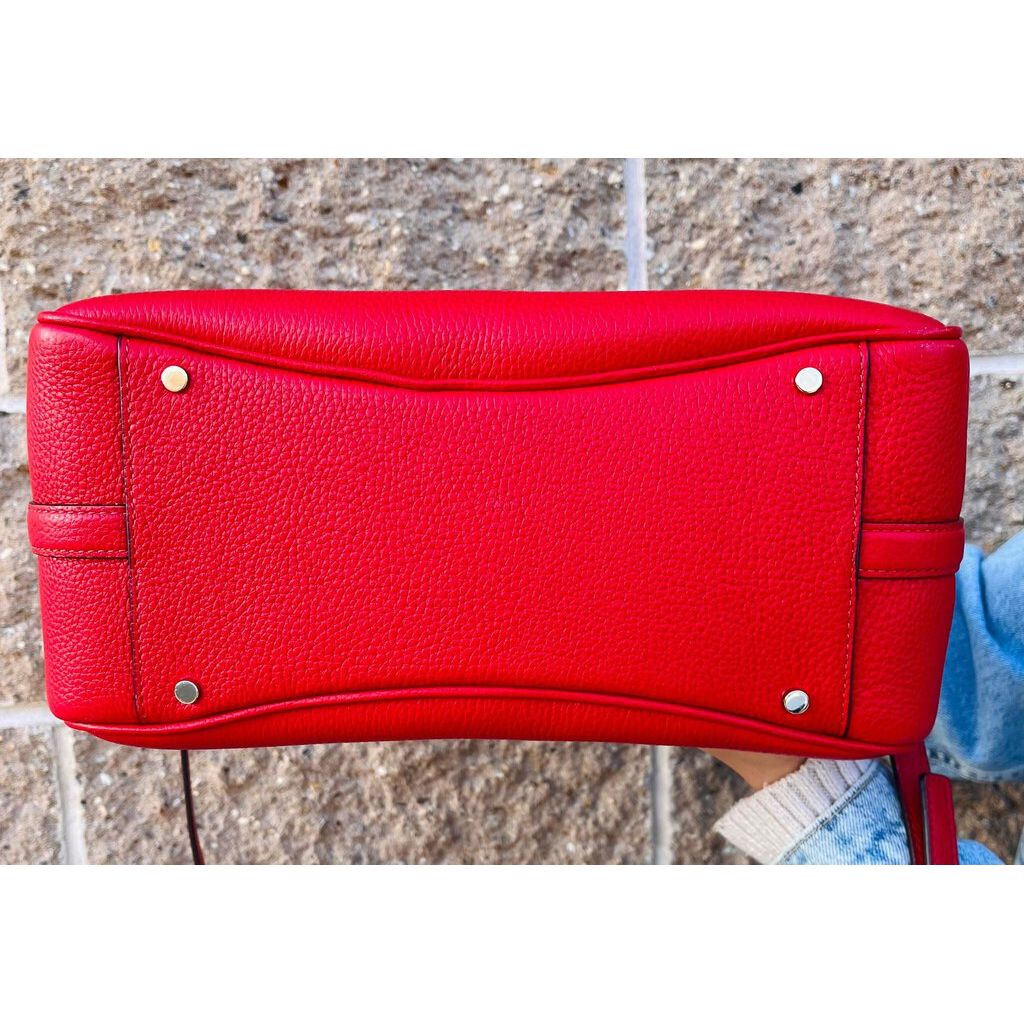 Handbags & Wallets – Chic Boutique Consignments