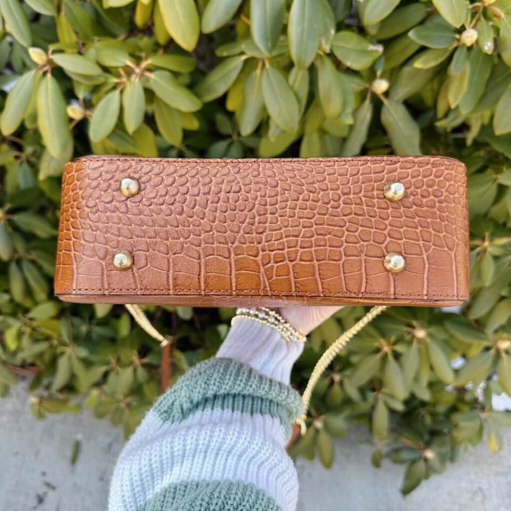 Handbags & Wallets – Chic Boutique Consignments